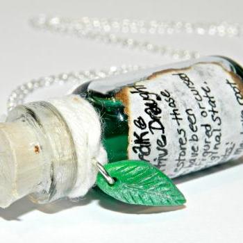 Mandrake Potion Necklace on Luulla